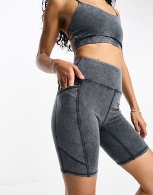 ASOS 4505 – Set aus Yoga-Shorts und -BH mit leichter Stützkraft in Grau ...