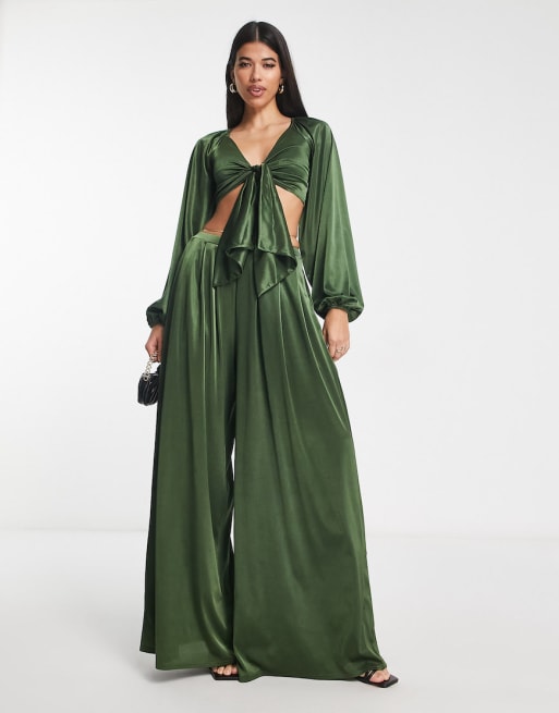 ASOS DESIGN - Ensemble stretch satiné avec haut noué devant et pantalon large - Kaki | ASOS