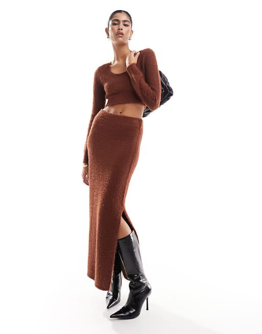 ASOS DESIGN – Zestaw z puszystej przędzy w kolorze toffi: krótki sweter ... ASOS DESIGN – Zestaw z puszystej przędzy w kolorze toffi: krótki sweter ...