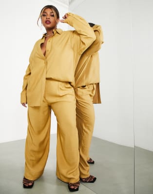 ASOS EDITION Curve - Ensemble avec chemise oversize et pantalon large ample - Caramel - CAMEL | ASOS