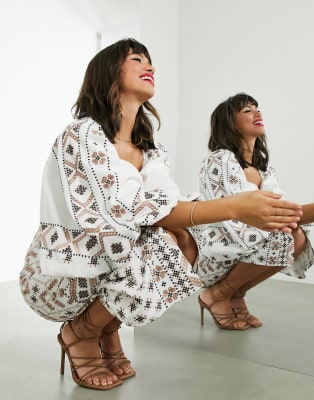 ASOS EDITION - Ensemble avec top à broderies mosaïques et jupe mi-longue - Blanc - WHITE | ASOS