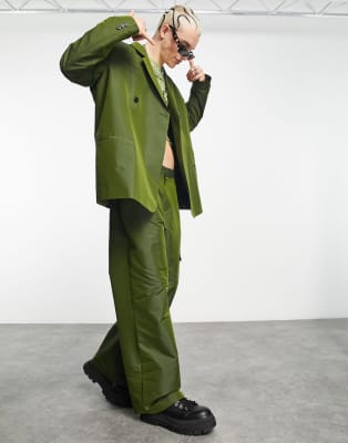 Conjunto caqui de pantalones de corte recto y americana extragrande de ...