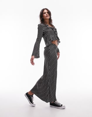 Conjunto monocromático con estampado de lunares de jacquard satinado de ...