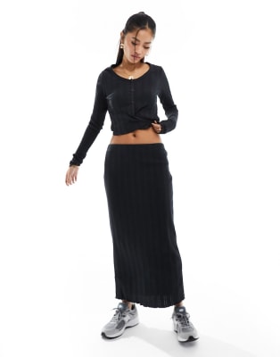 Mango – Svart set med topp med knytning framtill och kjol | ASOS