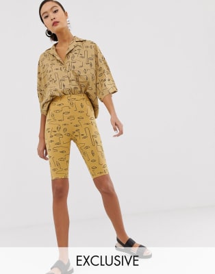 Monki – Oversize-Bluse mit Gesichtsmotiv und Shorts, Kombiteil | ASOS