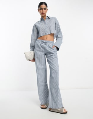 NA-KD x Hanna Schonberg - Ensemble chemise courte à bords bruts et pantalon à cordon | ASOS