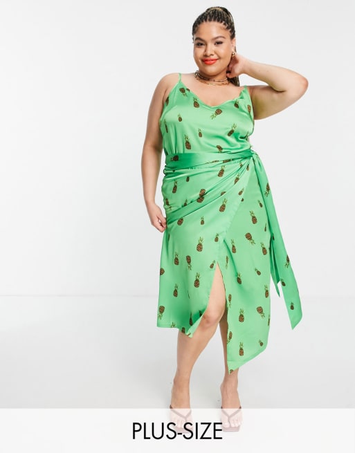 Never Fully Dressed Plus - Ensemble caraco et jupe portefeuille mi-longue en satin - Vert ...