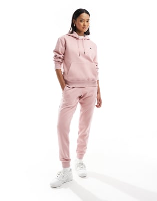 New Balance – NB – Trainingsanzug in Rosa mit kleinem Logo | ASOS