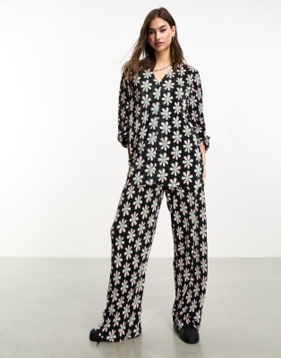 Only – Locker geschnittenes Plissee-Set in Schwarz mit rosa ...