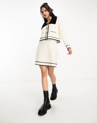 & Other Stories - Ensemble avec mini-jupe et gilet en laine et alpaga mélangés - Blanc cassé | ASOS