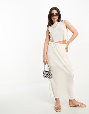 Pieces Petite - Ensemble avec top plissé et jupe mi-longue - Crème | ASOS