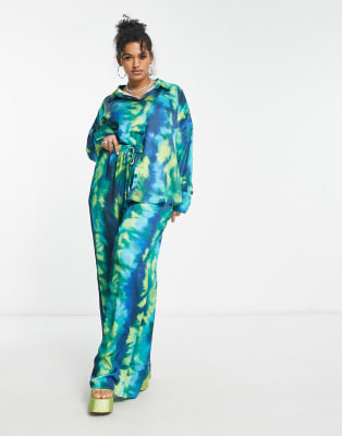 Public Desire Curve - Ensemble avec chemise oversize et pantalon large ...