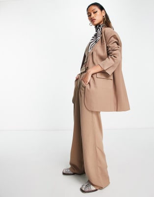 Something New x Naomi Anwer – 3-teiliger Oversize-Anzug in Beige | ASOS
