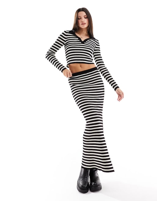 Stradivarius - Ensemble à rayures avec polo en maille et jupe - Noir et blanc | ASOS