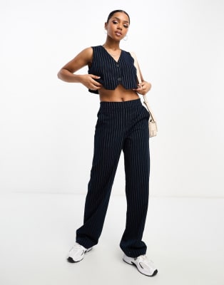 Vero Moda - Blazer d'ensemble ajusté à fines rayures - Bleu marine | ASOS