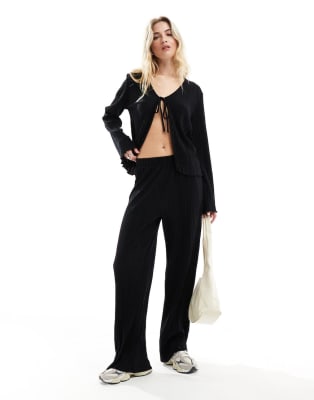 Vero Moda - Co-ord set van plissé top met gestrikte voorkant en broek ...
