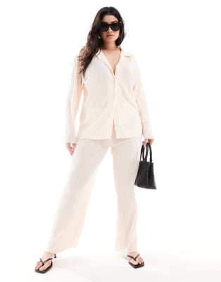 Vero Moda Curve - Ensemble pantalon ample et chemise plissée oversize - Écru chaud | ASOS
