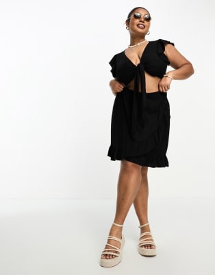 Vero Moda Curve - Ensemble top et mini-jupe aspect lin effet noué à l'avant - Noir | ASOS