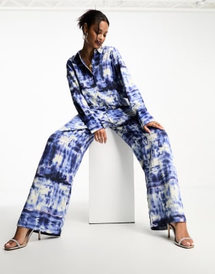 Vero Moda - Ensemble à imprimé abstrait avec chemise oversize et pantalon ample | ASOS