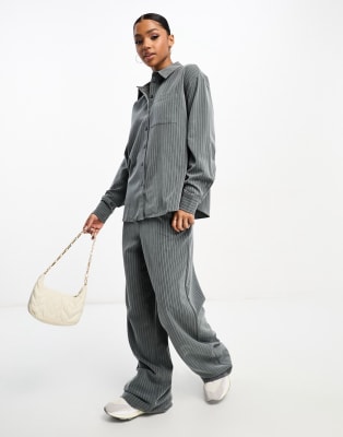 Vero Moda - Ensemble avec pantalon ample et chemise oversize - Gris | ASOS