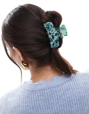 Accessorize marble resin claw hair clip in green | ASOS