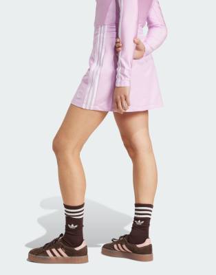 adidas Originals - Adicolor 3-Stripes - Mini rok in lichtroze | ASOS
