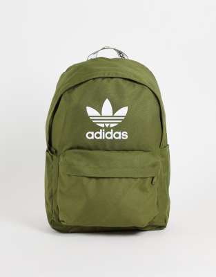 adidas Originals – adicolor – Rucksack in Fokus-Olivgrün mit Dreiblatt ...