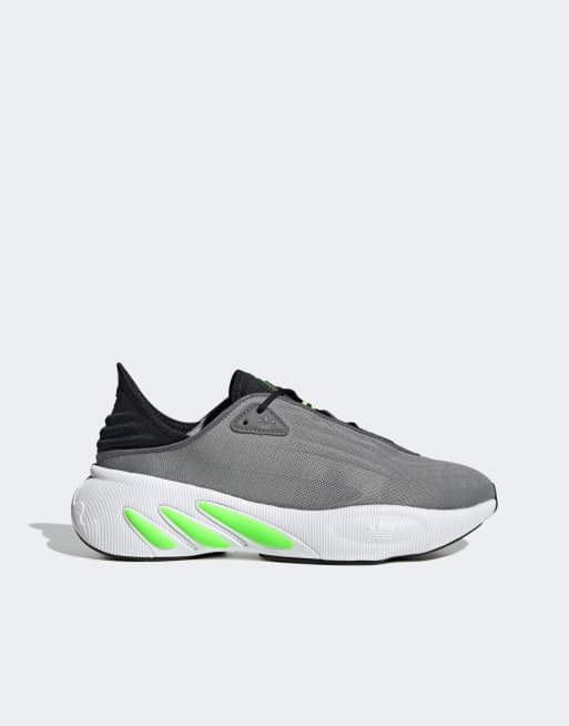 adidas Originals - Adiform SLTN - Sneakers in grijs en groen | ASOS