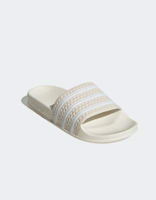 adidas Originals – Adilette – Slider in gebrochenem Weiß | ASOS