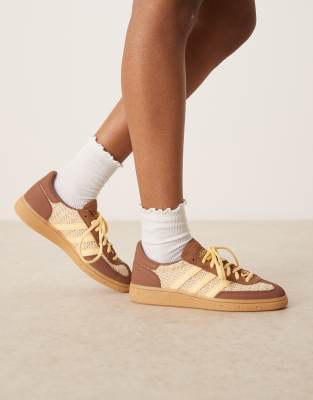 adidas Originals – Handball Spezial – Bruna och gula sneakers med ...