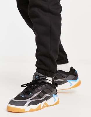 Common Ace - One-stop shop for women’s sneakers - for her, by her.