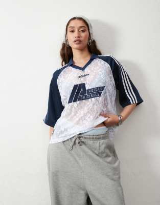 adidas Originals – Sommer-Fußballtrikot aus Spitze in Weiß | ASOS