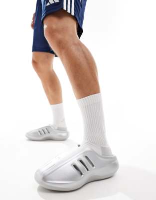 adidas Performance – adiFOM IIInfinity Mule 003 – Slider in Silber | ASOS