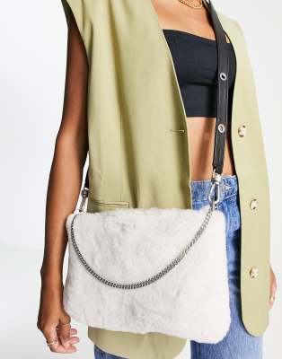 AllSaints - Eve - Crossbody tas van schapenvacht in wit | ASOS