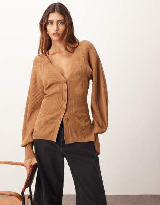 ARRANGE - Cardigan color cammello con fondo arrotondato e dettaglio ...