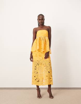 ARRANGE - Ensemble bandeau et jupe droite mi-longue à broderies fleuries Cornely - Mandarine | ASOS