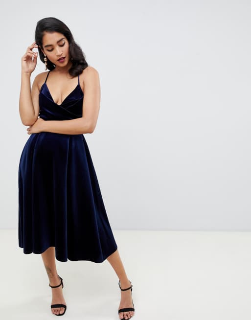 Asos Design ‒ Ballkleid In Midilänge Aus Samt Mit Verstärktem