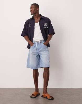 ASOS DESIGN - Bermuda long en jean à cordon de serrage - Bleu clair ...