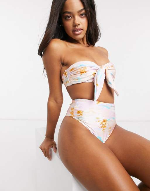 ASOS DESIGN – Bikinihose mit hohem Beinausschnitt, hoher Taille und Hawaiimuster | ASOS