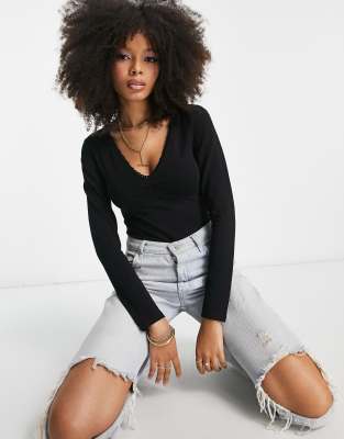 ASOS DESIGN - Body à manches longues avec col en V et bordures en dentelle - Noir | ASOS