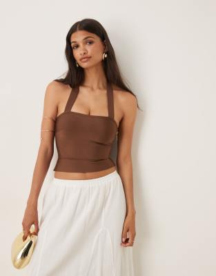 ASOS DESIGN – Brun topp med halterneck och axelband i tunn väv | ASOS