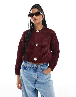 ASOS DESIGN - Cardigan in maglia bordeaux con colletto e impunture ...