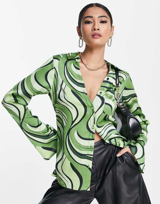Asos Design Chemise Ajustée En Satin Avec Imprimé Ondoyant Vert Asos