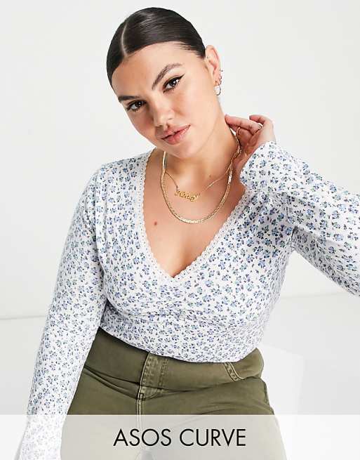 ASOS DESIGN Curve – Eng anliegendes Oberteil mit Blümchenmuster und ... ASOS DESIGN Curve – Eng anliegendes Oberteil mit Blümchenmuster und ...