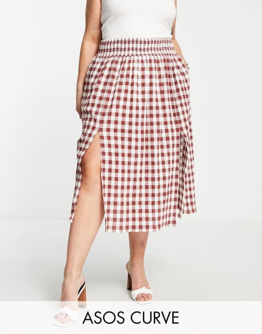 ASOS DESIGN Curve - Jupe texturée mi-longue à poches et carreaux vichy - Marron/blanc | ASOS