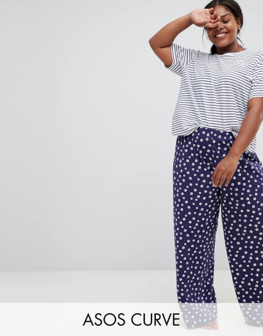 Asos Design Curve Pyjama Mit Gestreiftem T Shirt Und Geblümter Hose