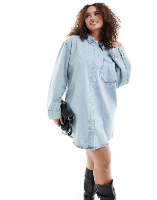 ASOS DESIGN Curve - Robe chemise courte en jean avec poches à l'avant - Bleu délavé | ASOS