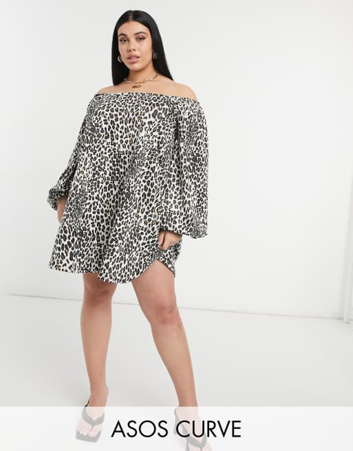 ASOS DESIGN Curve - Robe courte fluide en tissu molletonné imprimé léopard | ASOS