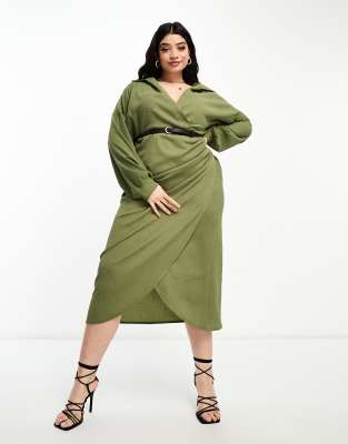 ASOS DESIGN Curve - Robe mi-longue cache-cœur texturée avec col - Kaki | ASOS