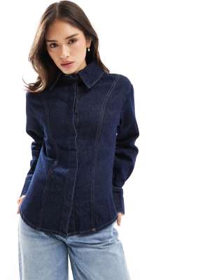 ASOS DESIGN - Denimskjorte med indsyet talje i skyllet vask | ASOS